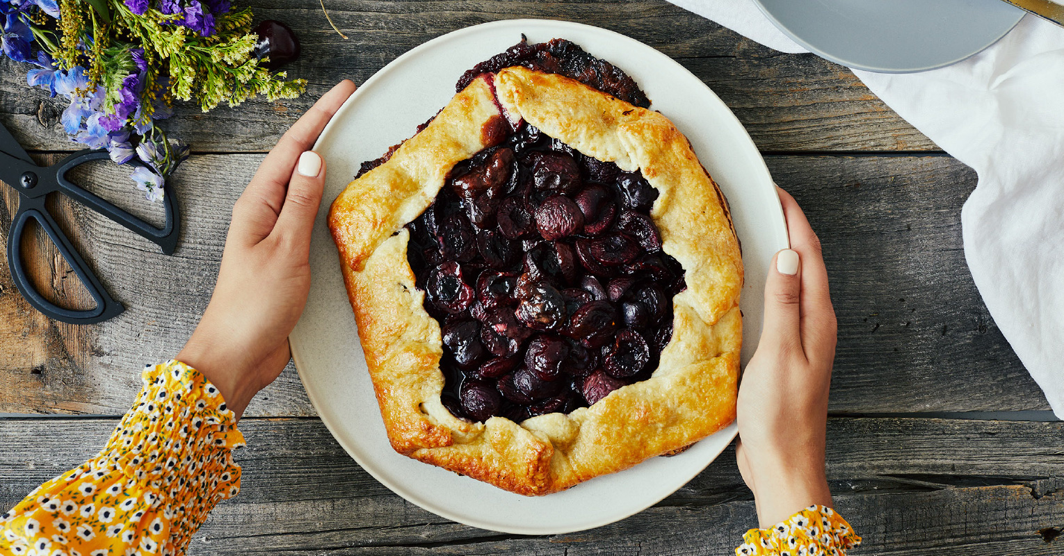 Rustic cherry pie made with Earl Grey tea - Steep Thoughts