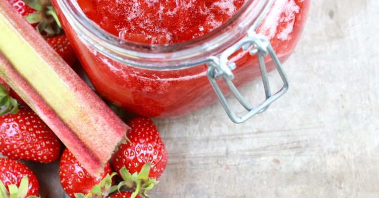 Compote de fraises au thé avec yogourt - l'heure du thé